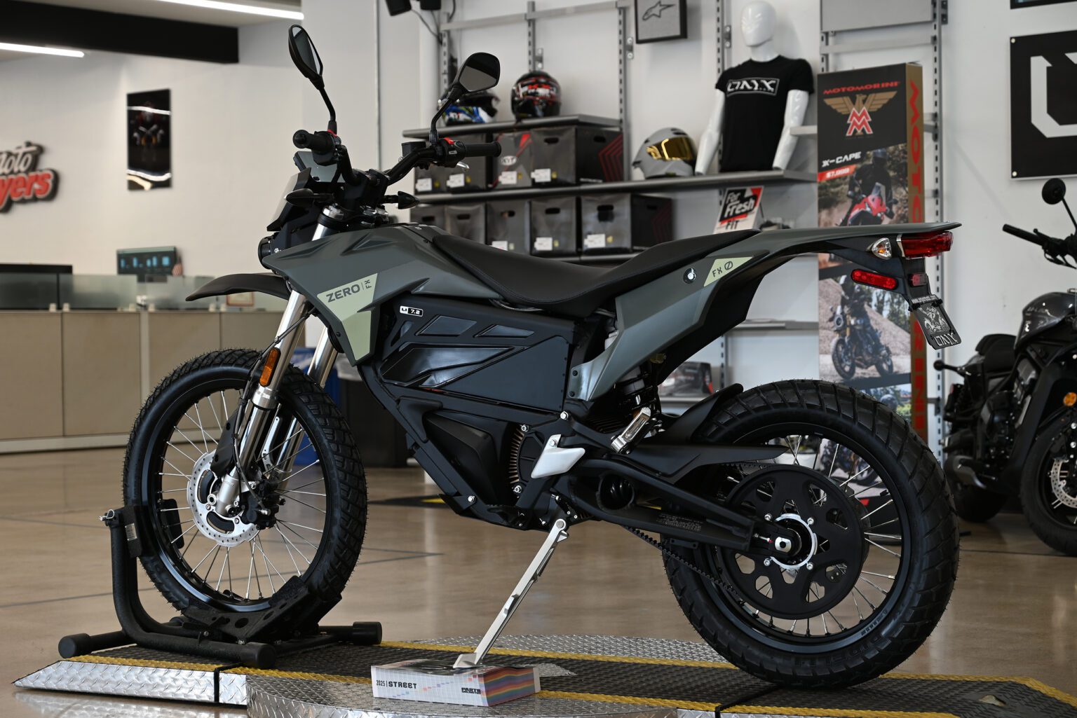 2025 Zero FX NA INTEGRATED ZF7.2 - Onyx Moto