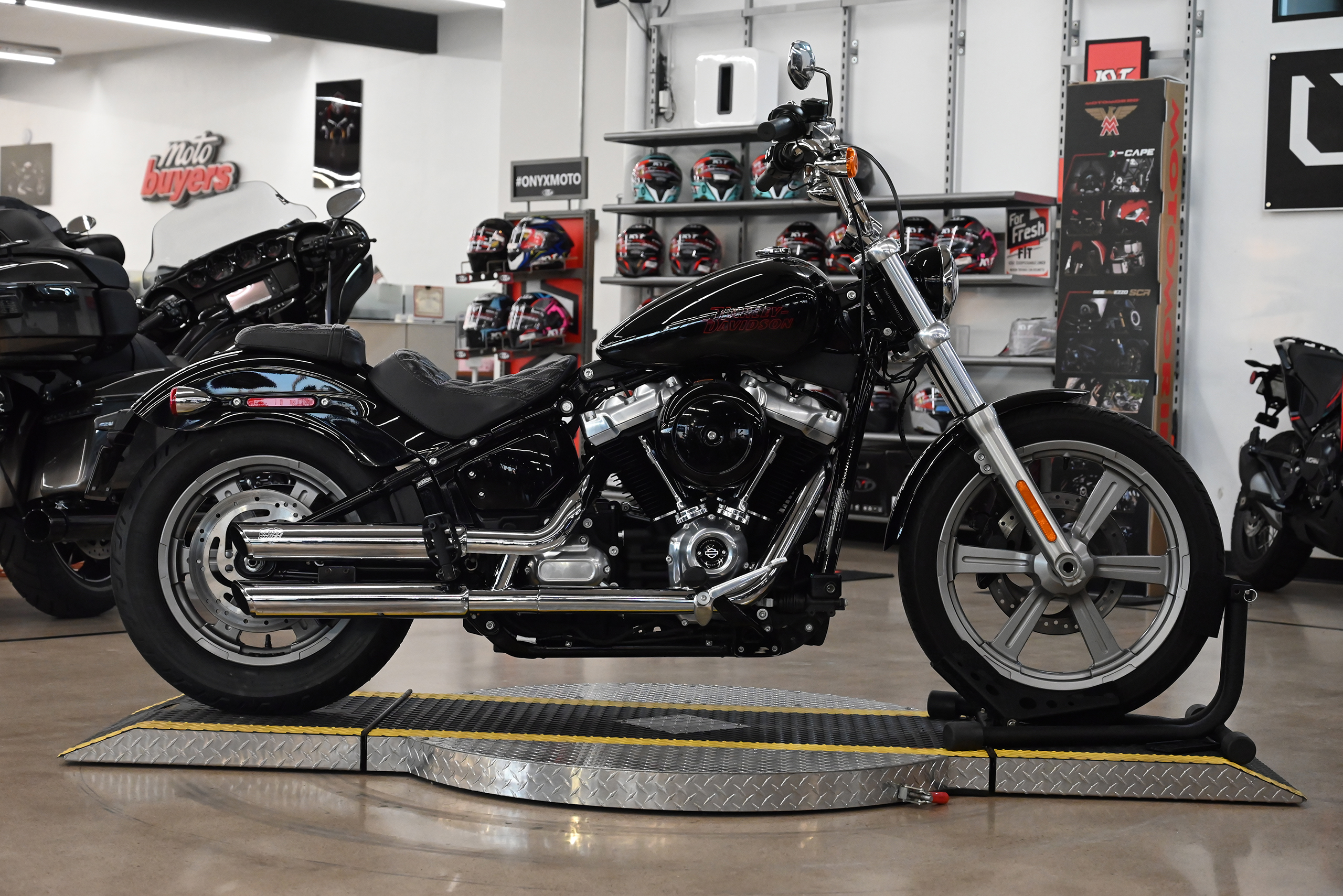 2024 Harley Davidson Softail Standard - Onyx Moto